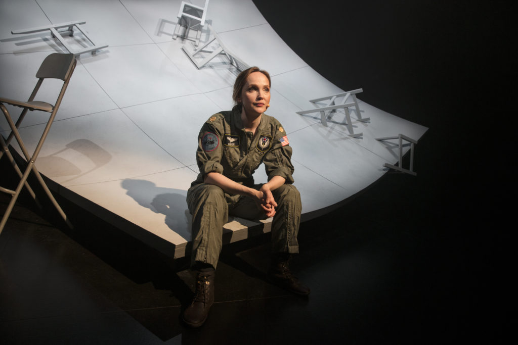 Anmeldelse: Grounded - Scenekanten