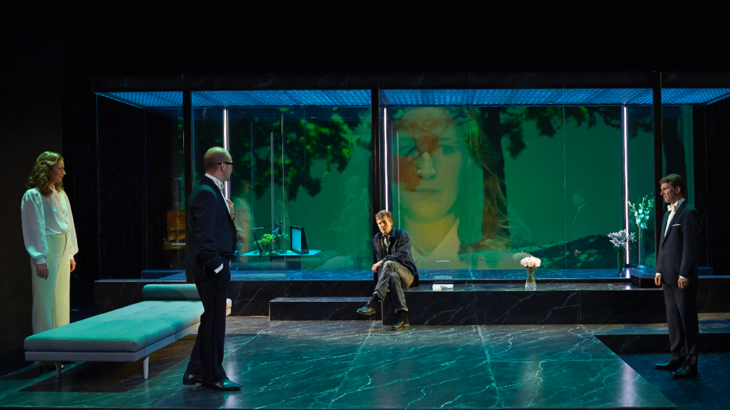 Anmeldelse: HEDDA GABLER - Scenekanten